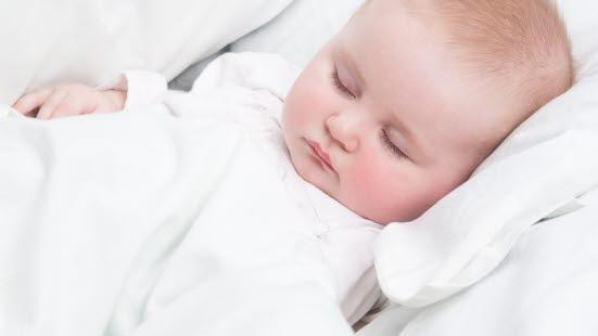 Babyer sover lenger på eget rom - NHI.no